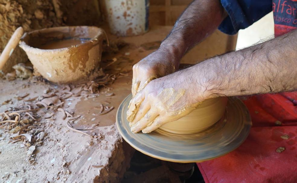 Así se elaboran los utensilios de barro de Portillo | El Norte de Castilla