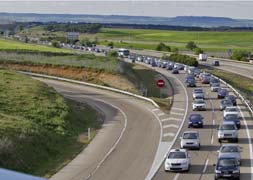 Retenciones kilométricas en diversos tramos de la A-6 a su paso por ...