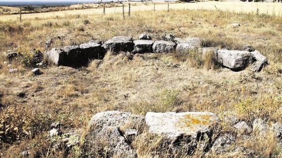 El PSOE insta a la Junta a restaurar y señalizar la tumba de Los ...