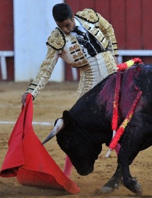 'Gallo Chico' y Carlos García cortan sendas orejas en la primera ...